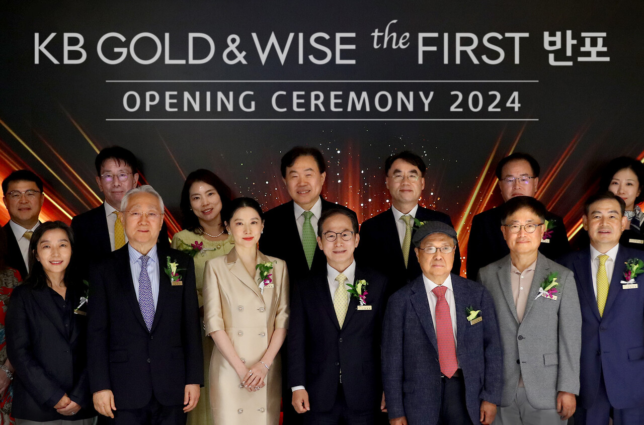 KB금융, 'KB GOLD&WISE the FIRST' 2호점 반포센터 오픈 행사 개최