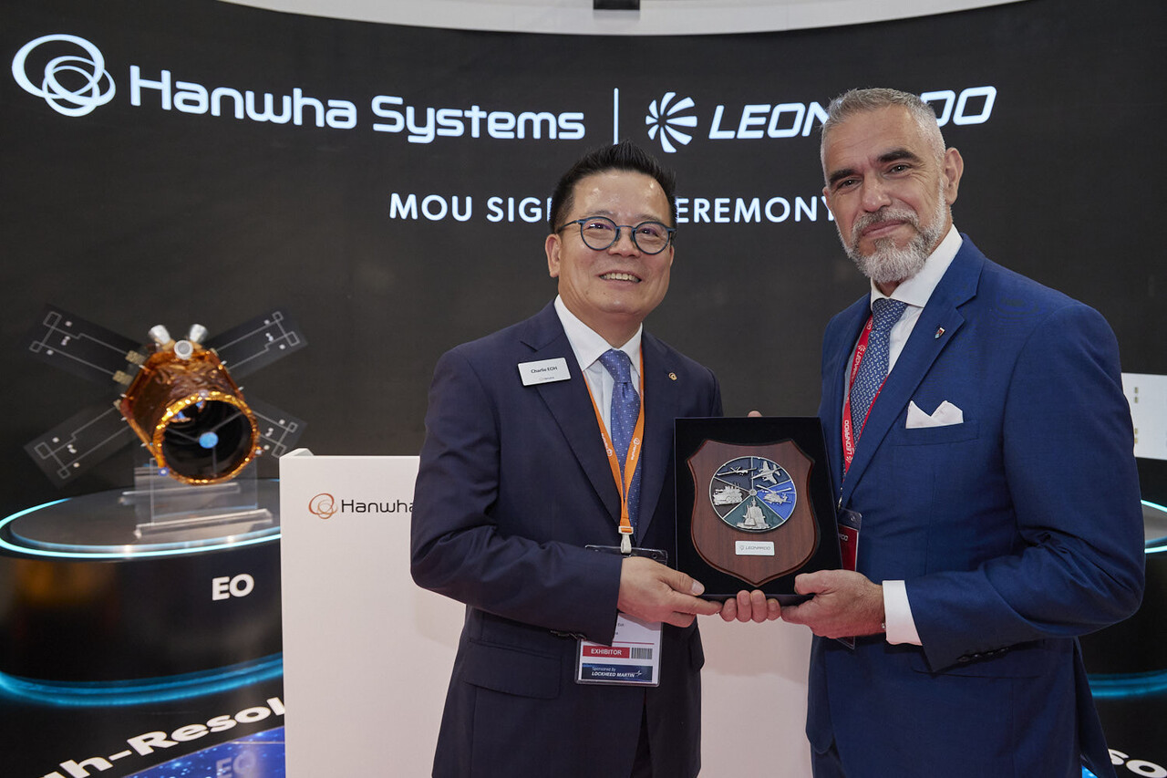 한화시스템, 더 작고 가벼운 소형 AESA 레이다 만든다···수출 다각화 '시동'