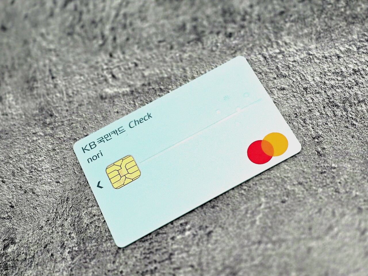 [이로운분석]신용카드 NO, 체크카드 전성시대! KB국민카드 '노리'·'쏘영'·'트래블러스'가 선택받는 이유